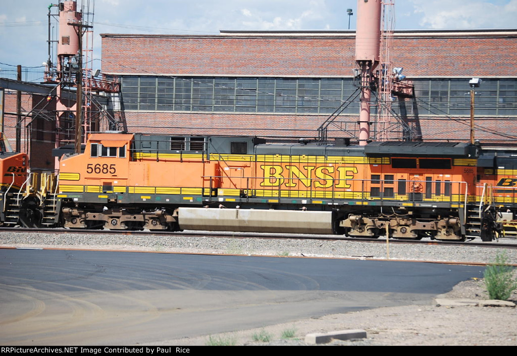 BNSF 5685
